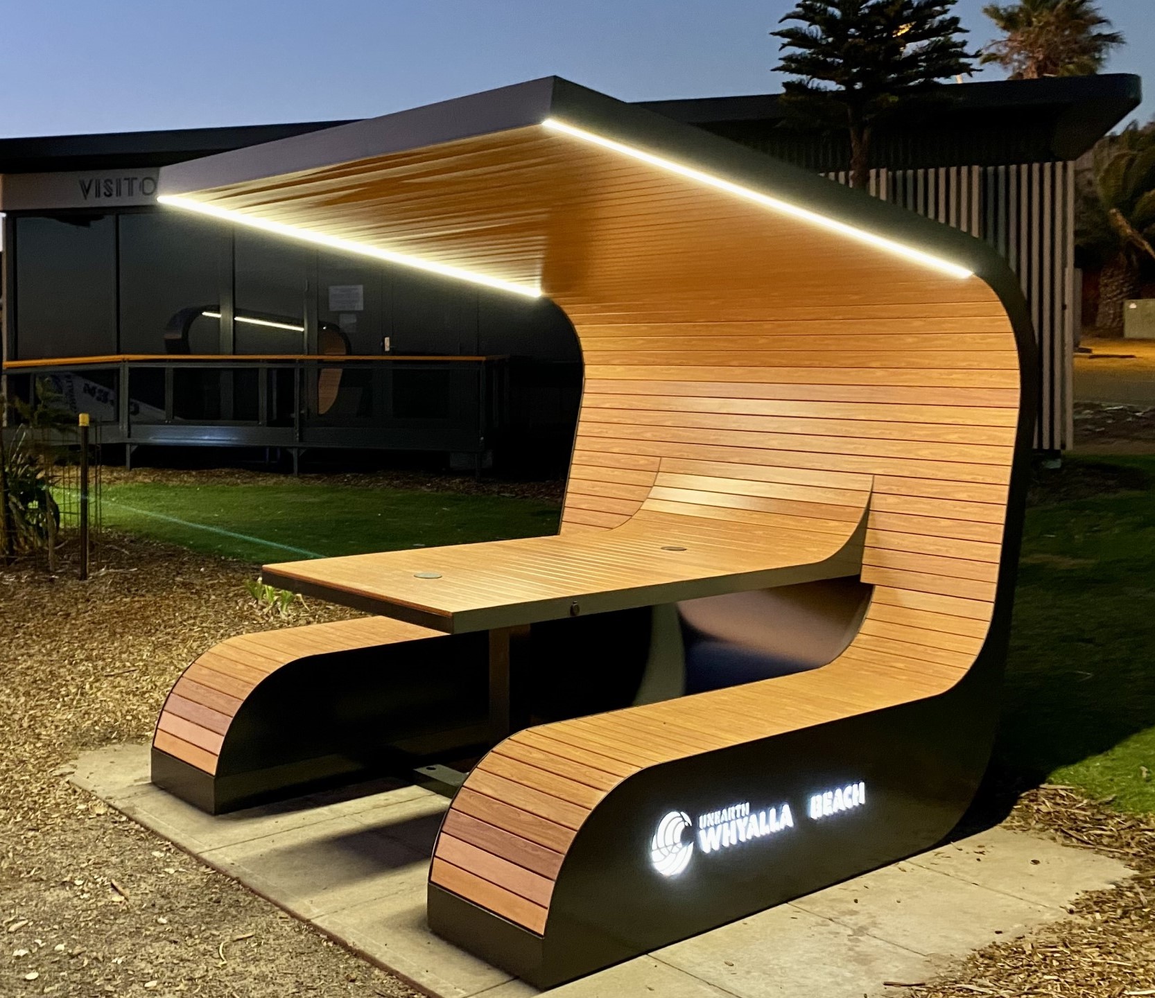 SEDI Eat solar bench | Specialised Solutions